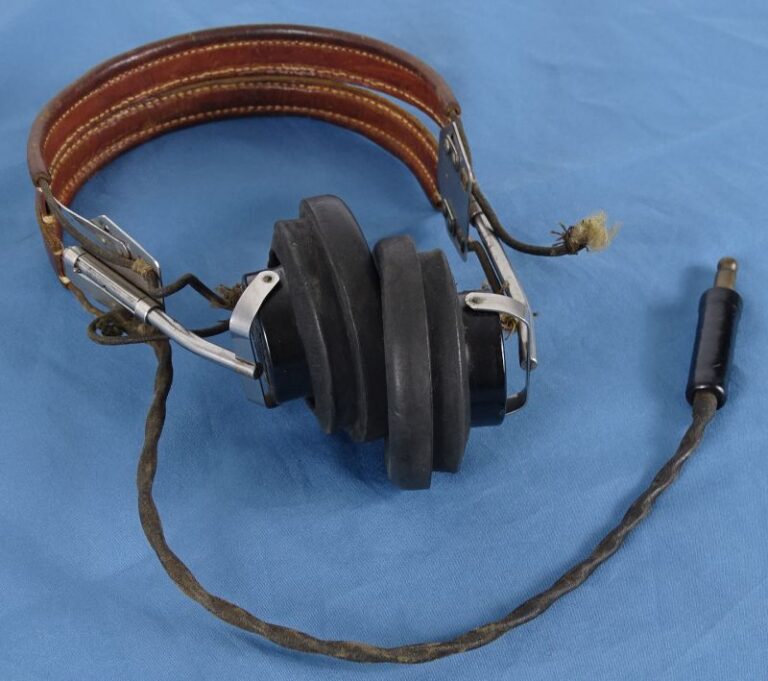 WWII Army Signal Corps Type R-14 Receiver Set – Griffin Militaria