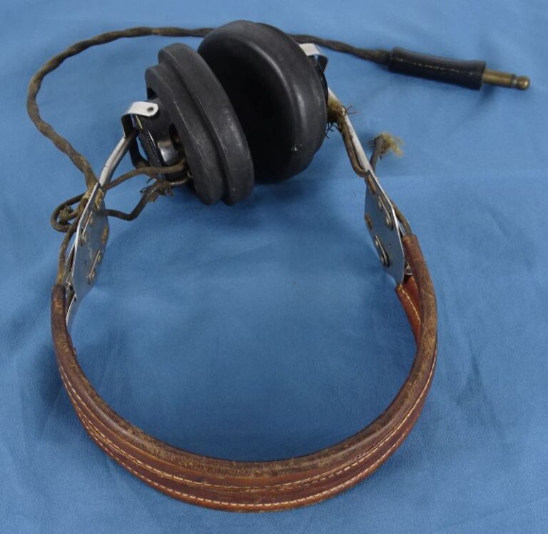 WWII Army Signal Corps Type R-14 Receiver Set – Griffin Militaria