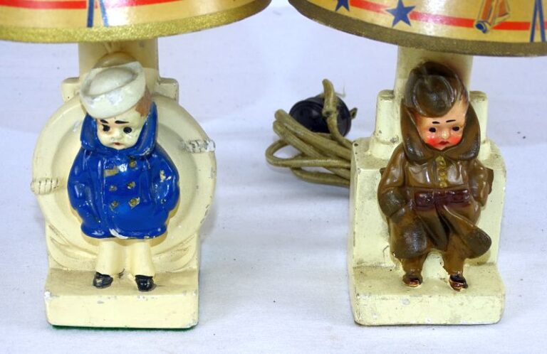 A Pair of WWII Patriotic Lamps – Griffin Militaria