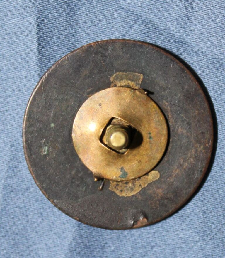 WWI 6th Artillery Collar Disk – Griffin Militaria