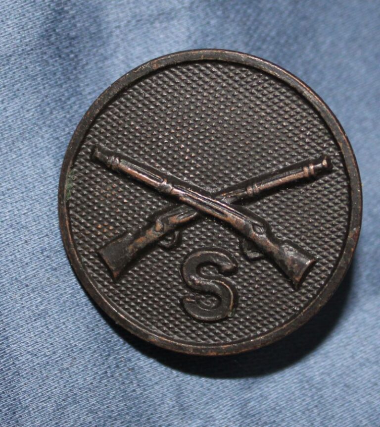Collar Disks – Griffin Militaria