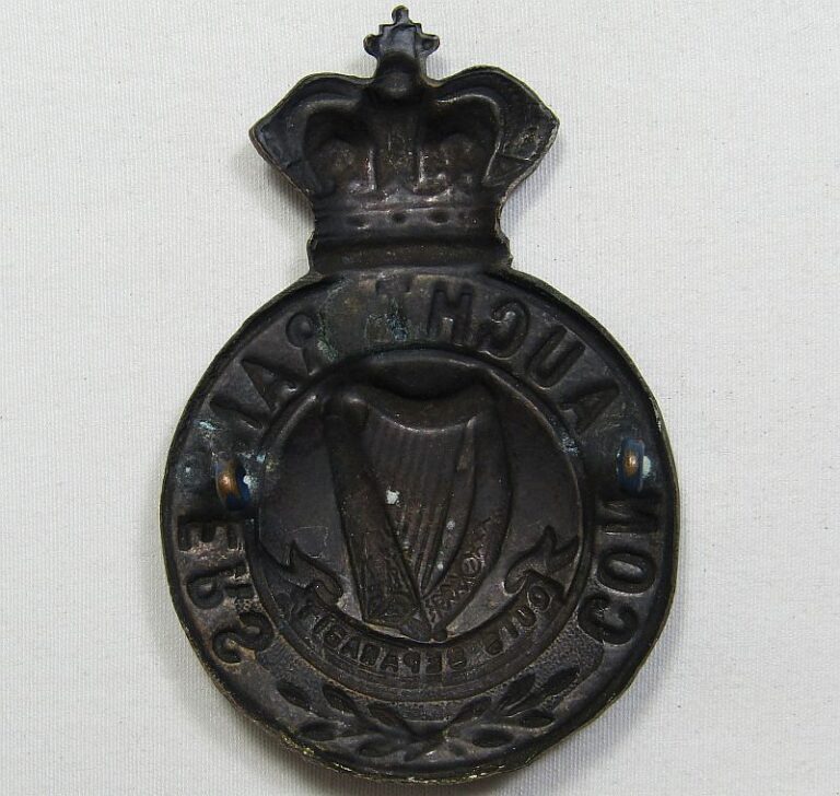 British Victorian Connaught Rangers Cap Badge – Griffin Militaria