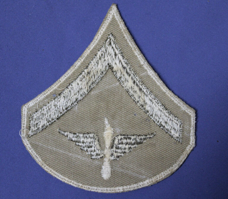 WWII USAAF Khaki PFC Wing & Prop Chevron – Griffin Militaria