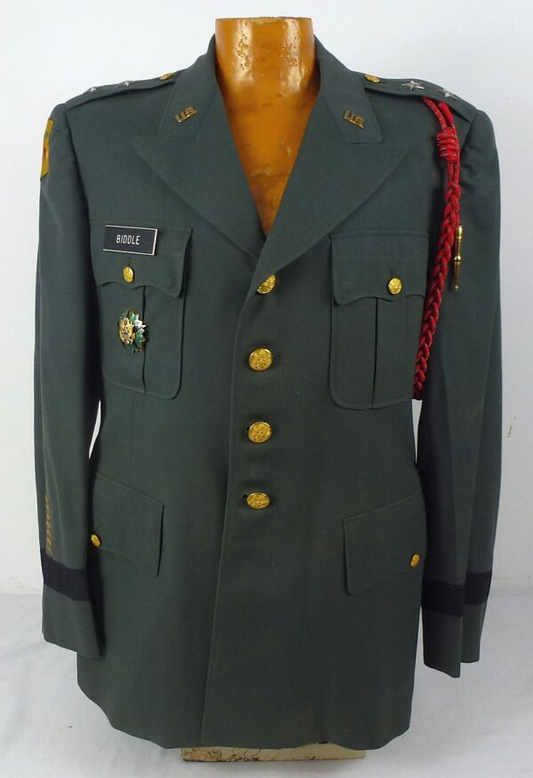 The Uniform of U.S. Army 113th Cavalry Group Commander Major General ...